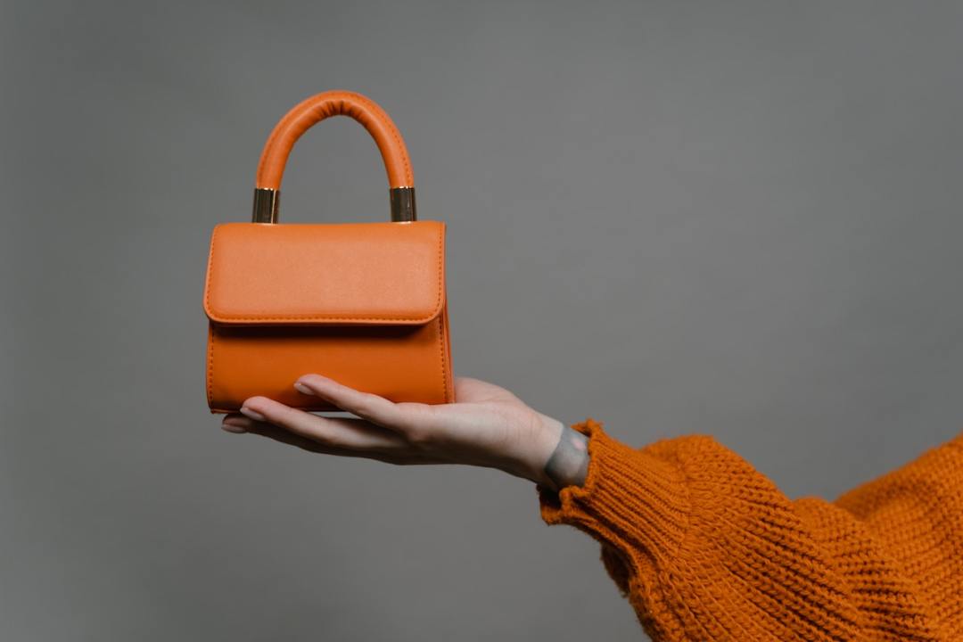 eBay再次尝试寄售服务，直接挑战The RealReal、thredUP-爱客盛AIECOMS